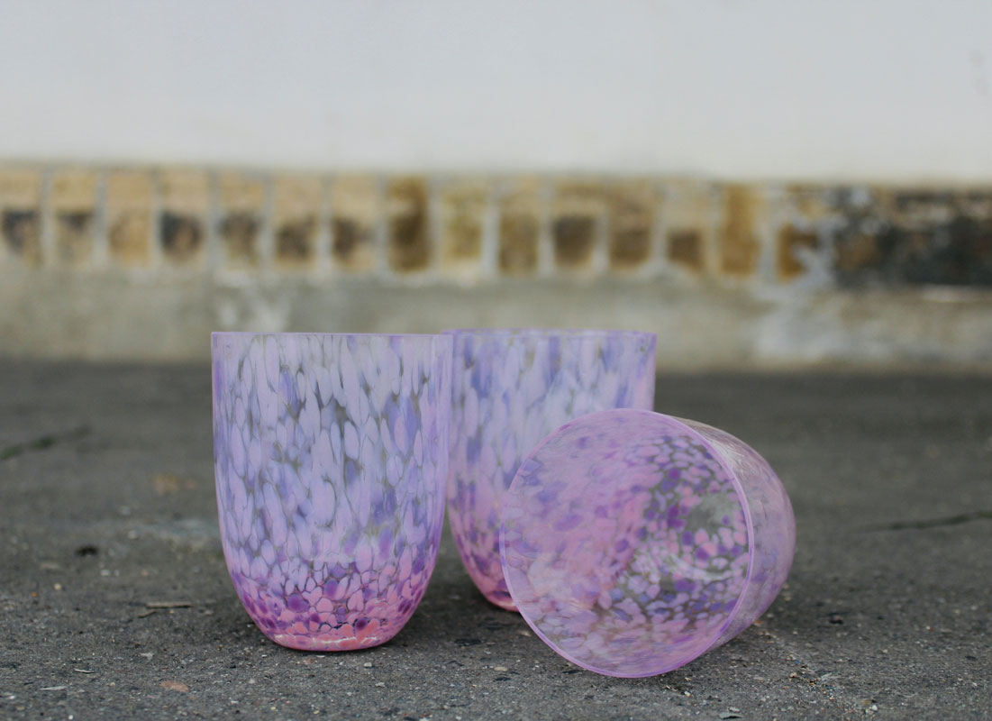 Trinkglas Confetti Tumbler Rosa Hellblau von Anna von Lipa - erkmann