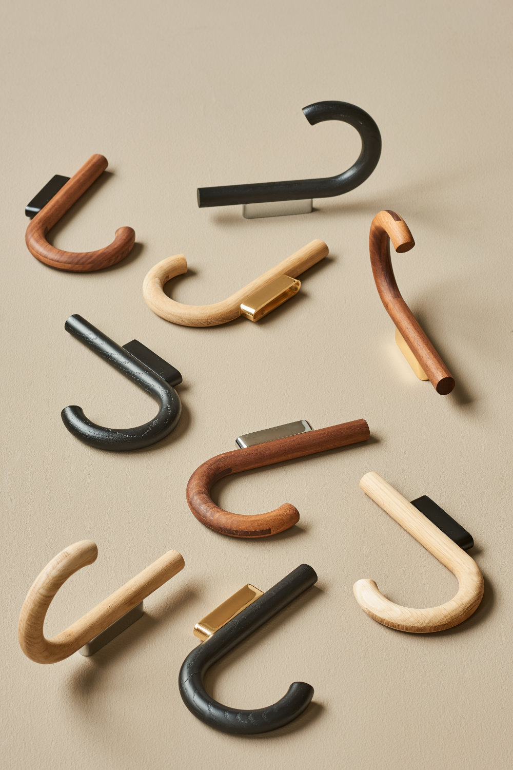 Wandhaken Hook Walnut Black Steel von GEJST