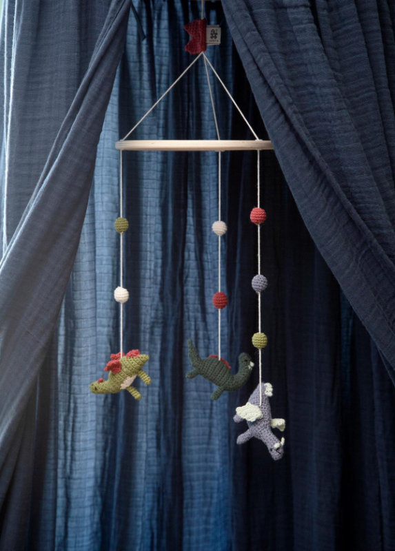 Häkel-Babymobile Dragon Tales von Sebra - erkmann